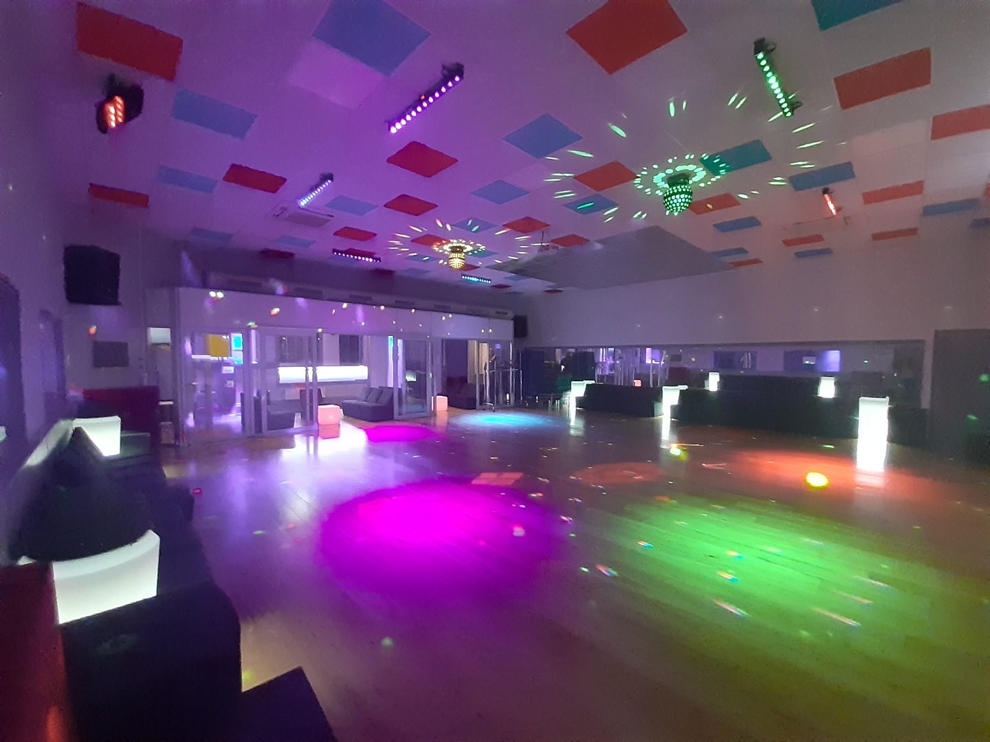 Cours de danse | Lyon, Villeurbanne, Vénissieux | Club 48- Salle de ...